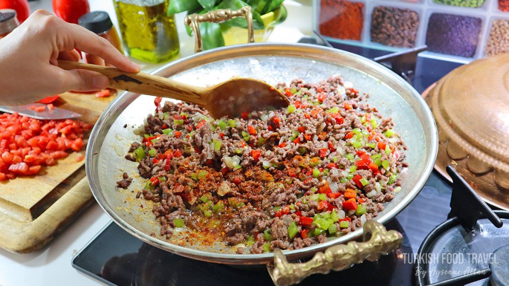 Turkish Meatballs Kofte: How to Make Authentic Turkish Köfte - Turkish ...