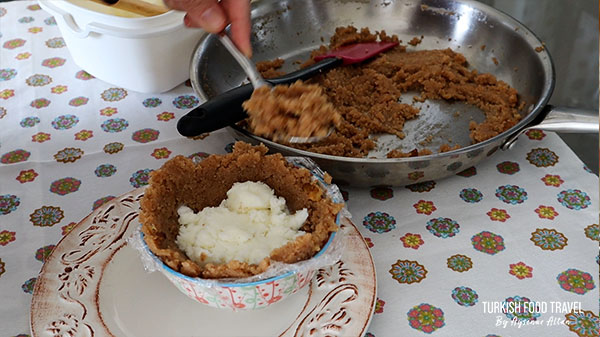 Turkish Semolina Halva "İrmik Helvası" - Turkish Food Travel