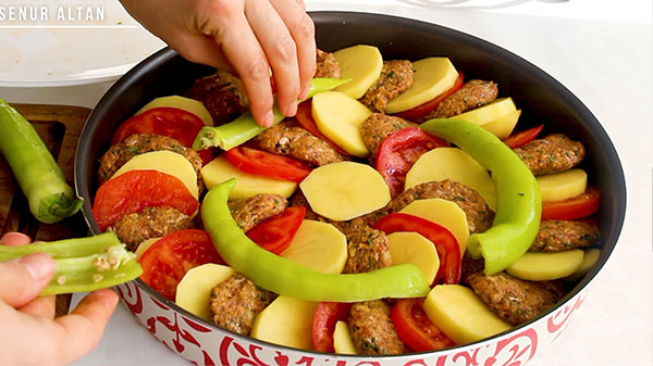 Turkish Kofta & Potato In The Oven - Turkish Food Travel
